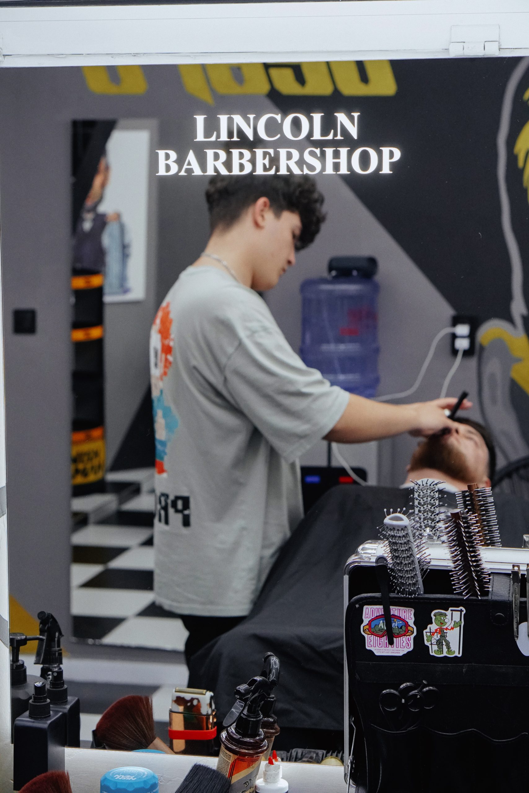 Lincoln Barbershop - Unul dintre cele mai moderne barbershopuri din Moldova